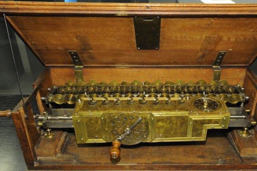 Neue Sammlermünze erinnert an die erste Rechenmaschine