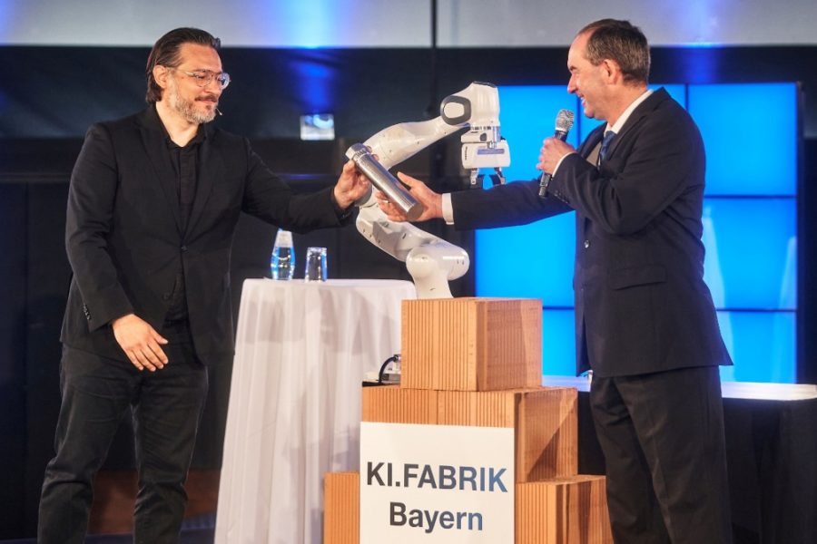 RobCo baut Roboter-Module auf neuen Produktionsflächen